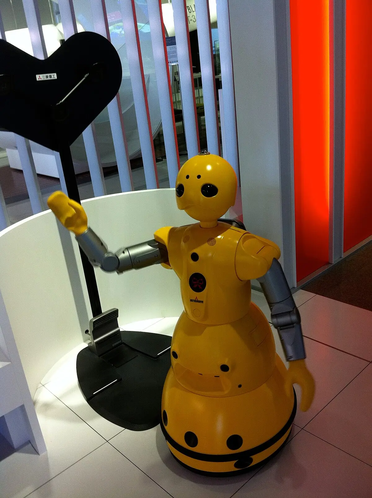 El robot wakamaru: un análisis de su historia, diseño y legado | Makeblock